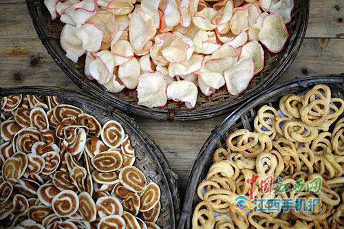 赣西风俗：炸年果子（组图）手机凤凰网 3834