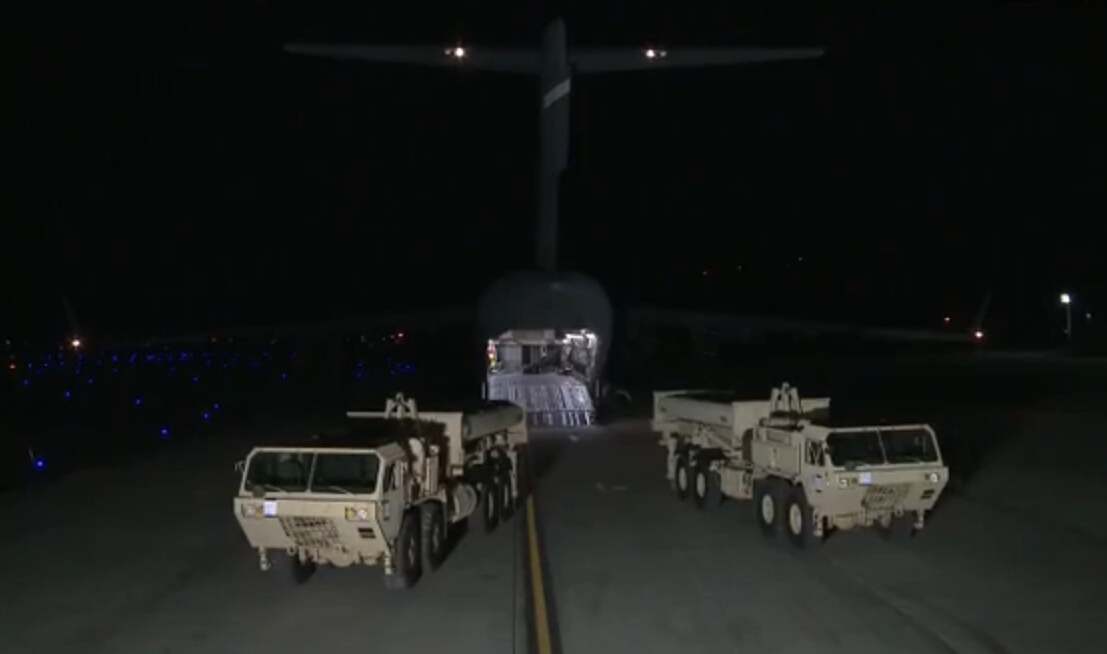 美军C-17将两部萨德发射车运抵韩国 未通知中国