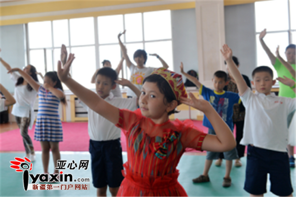 新疆北京儿童手拉手走亲戚联谊活动暨疆外夏令营闭营仪式在乌举行 凤凰网