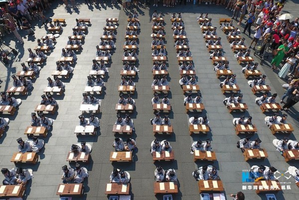 航拍开学第一课 南京小学举行开笔礼仪式 手机凤凰网