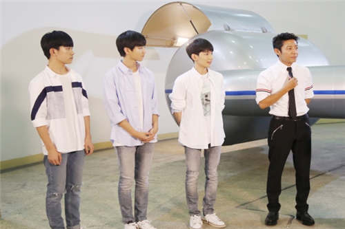 TFBOYS“三小只”成“三帅哥” 身高超撒贝宁_手机凤凰网