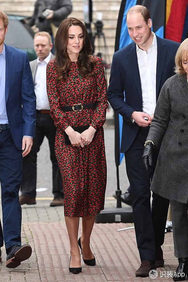 英国王室出席圣诞派对 凯特王妃一身碎花长裙尽显优雅 凤凰网