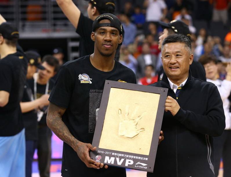 新王疆临！新疆首富孙广信18年篮球路_凤凰网