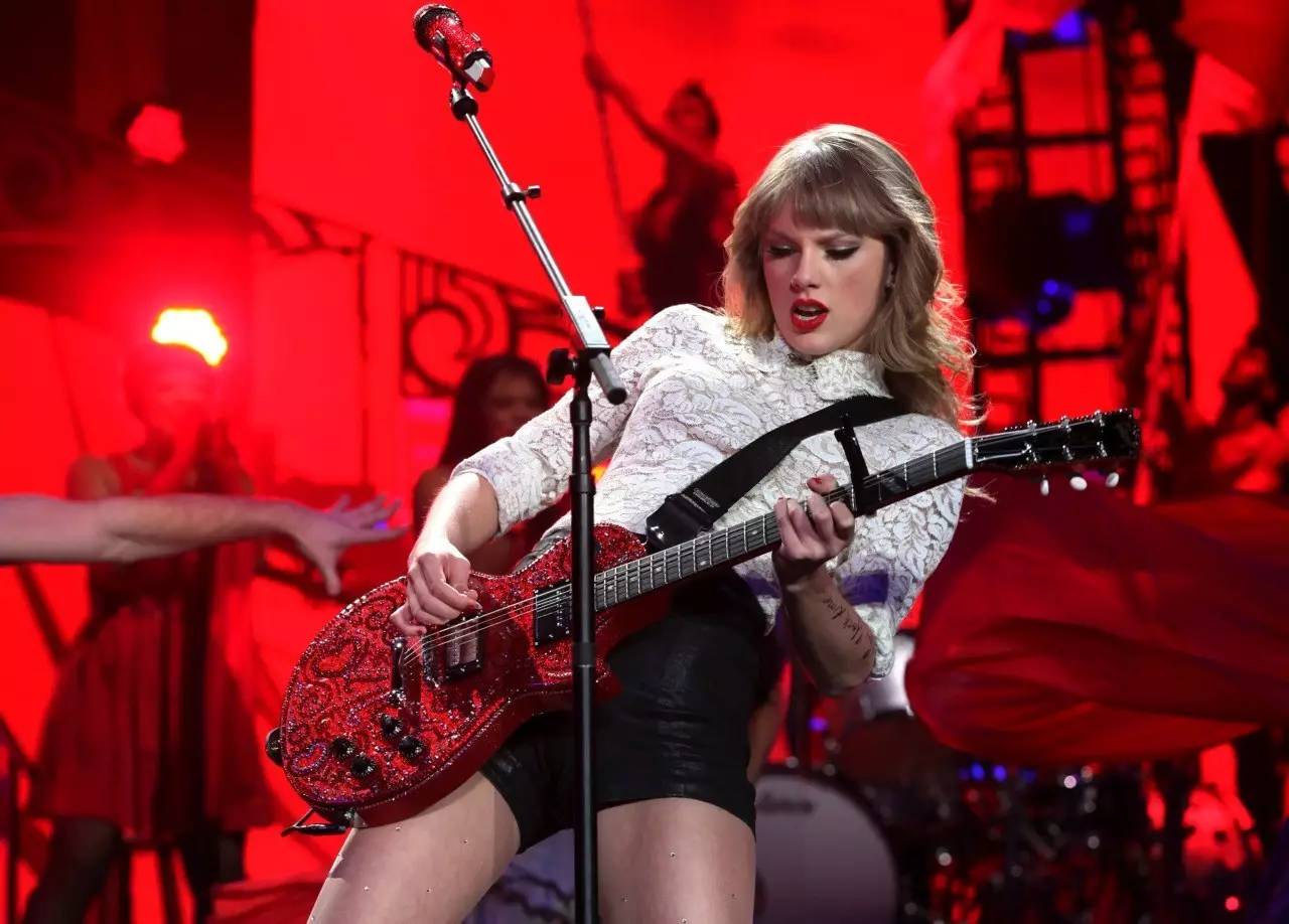 Taylor Swift赢了！性骚扰案历时4年，霉霉号召女性勇敢反击手机凤凰网