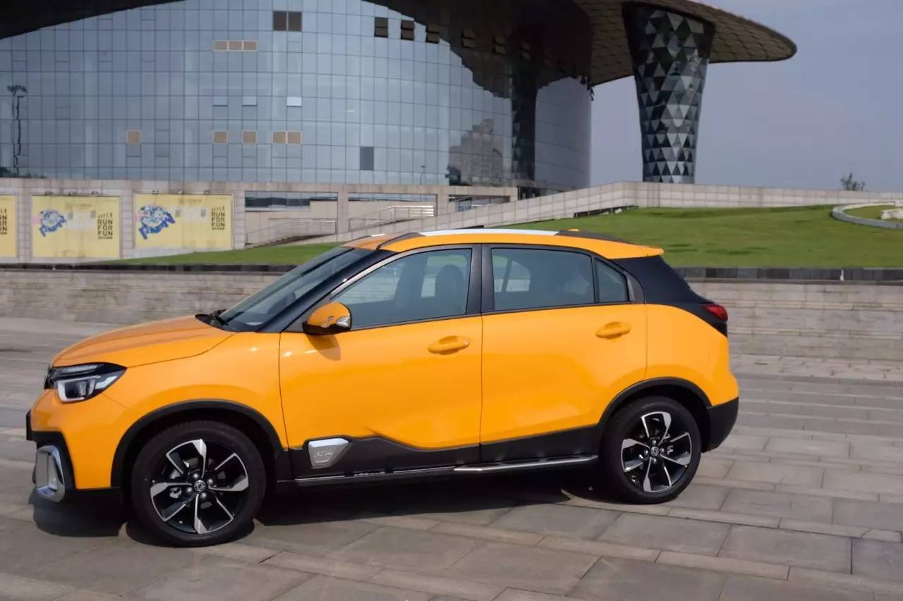 短试风神AX4：没想到嘻哈外表下竟是一枚纯宅男 | 仕驾_凤凰资讯