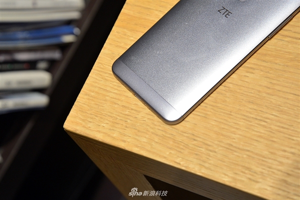 中兴Blade A2S开箱图赏：3+32仅699元_凤凰科技