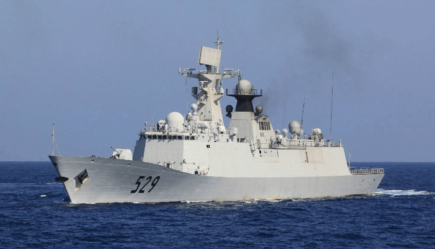 中国海军5000吨054B直逼驱逐舰 美军却说中国违规_凤凰网资讯_凤凰网