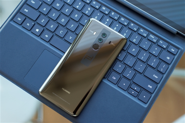 华为Mate 10保时捷版真机抢先看：8999元战iPX_凤凰科技