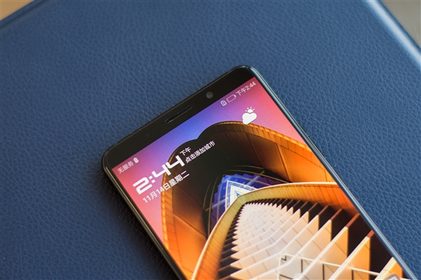 华为Mate 10保时捷版真机抢先看：8999元战iPX_凤凰科技