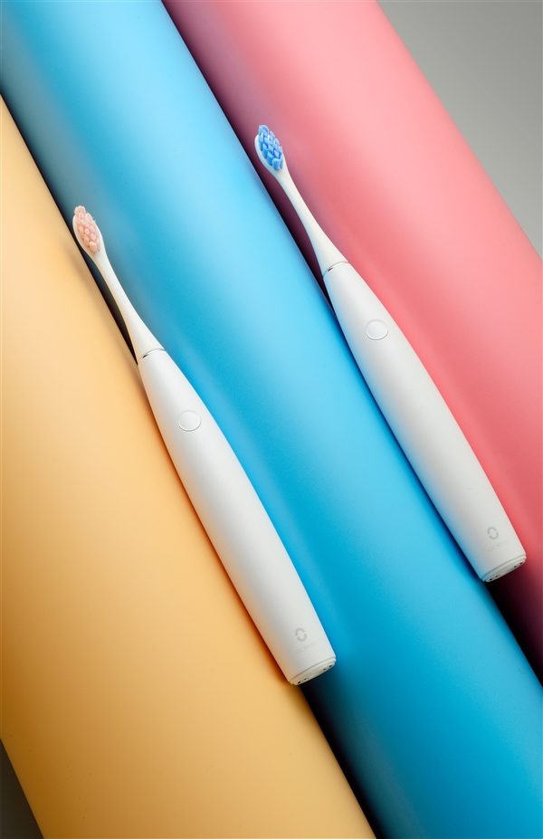 杜邦刷头+60天续航 199元Oclean SE青春版智能牙刷图赏_凤凰科技