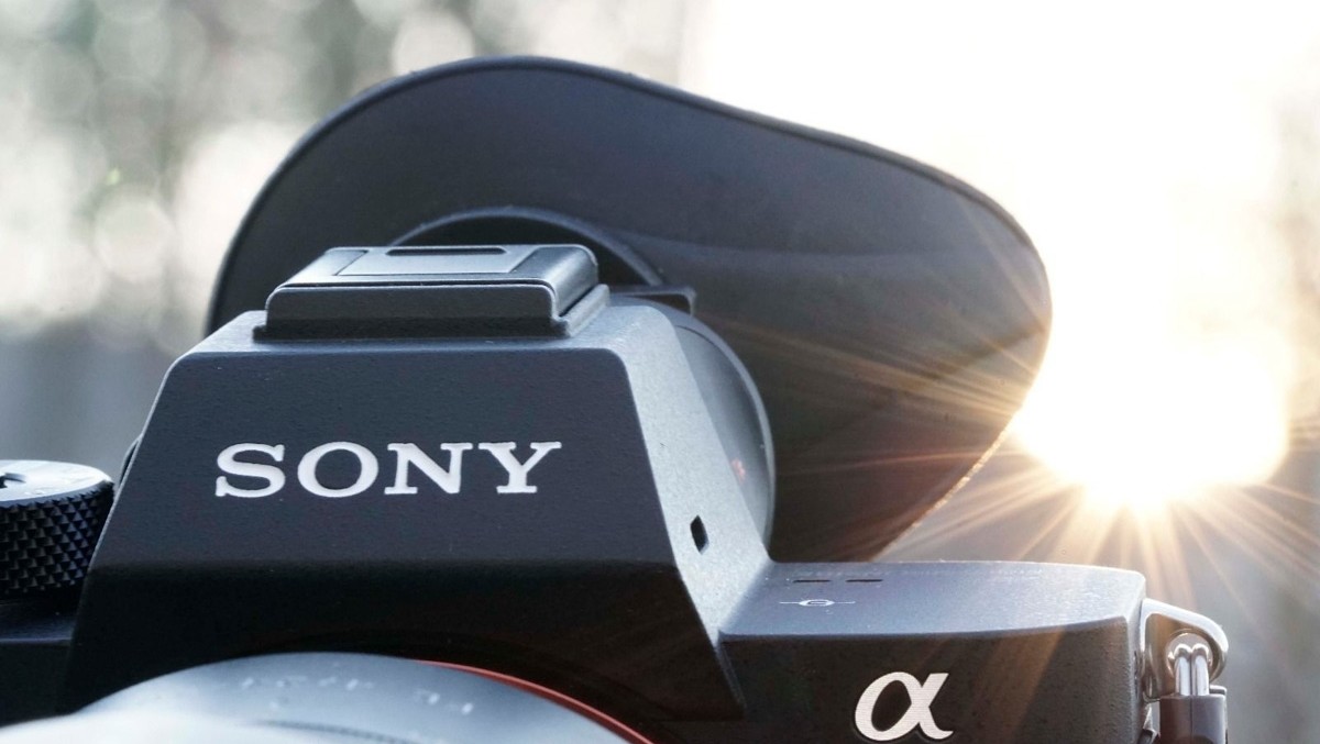 索尼正式发布入门全画幅相机 A7 III，「只卖」 14599 元_凤凰科技