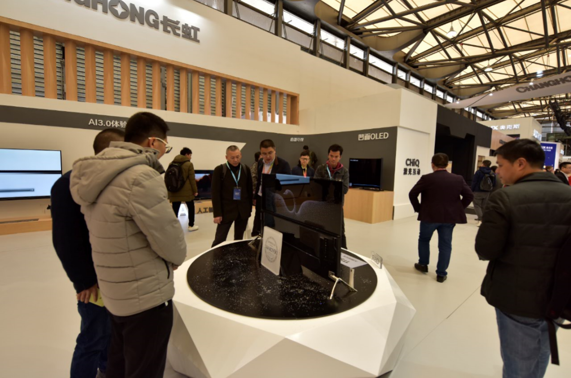 长虹CHiQ系Q5R采用施华洛世奇元素，电视机也玩浪漫_凤凰科技