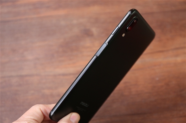 骁龙636/1799元起！魅蓝E3曜石黑版开箱图赏_凤凰科技