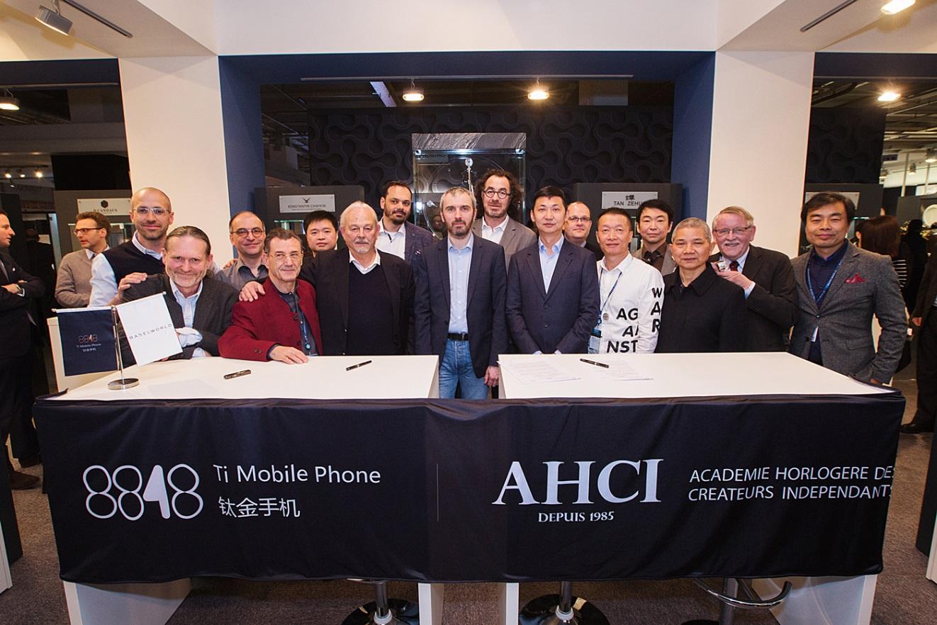 致敬匠心，8848手机赞助全球独立制表人顶级组织AHCI_凤凰科技