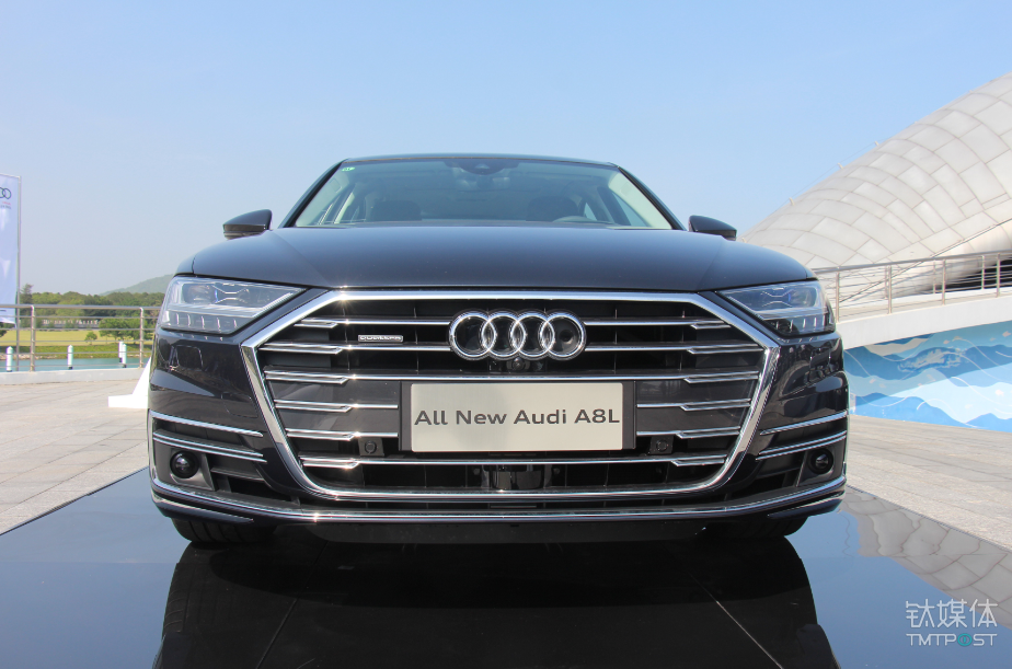 深度试驾新奥迪A8L：传统车企的科技信仰如何炼成？_凤凰科技