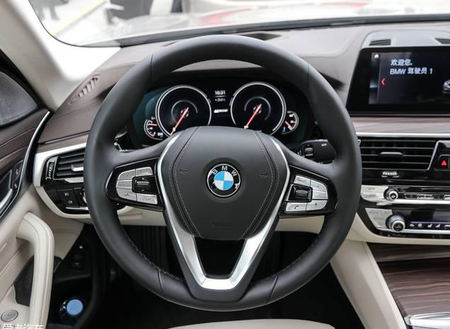 油耗不到2L，12种驱动模式，宝马530le来势汹汹欲成插混合搅局者_凤凰网汽车_凤凰网