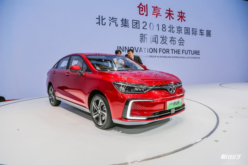 这两款 400 公里怎么选 北汽新能源 EU5 对比江淮 iEVA50_凤凰网汽车_凤凰网