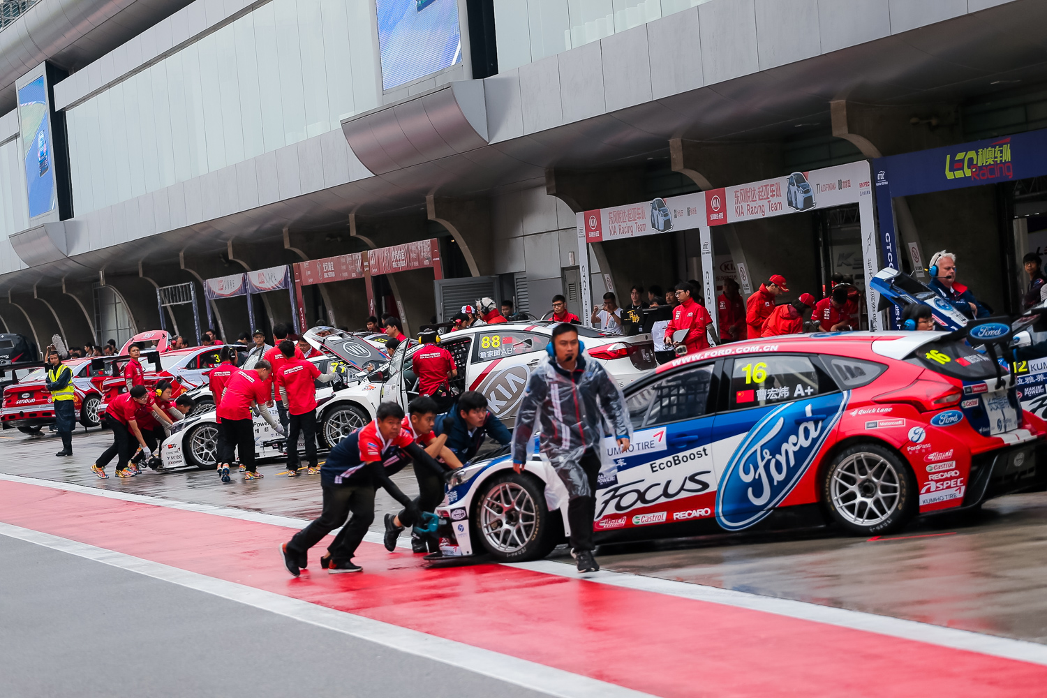 雨中冲刺！切磋纠缠 2018CTCC荷夫刘洋开门红_凤凰网汽车_凤凰网