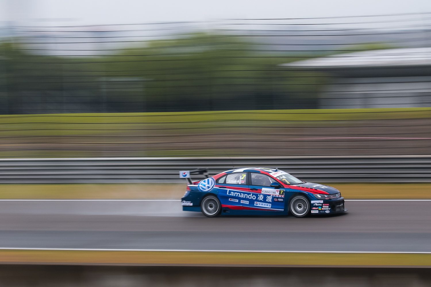 雨中冲刺！切磋纠缠 2018CTCC荷夫刘洋开门红_凤凰网汽车_凤凰网