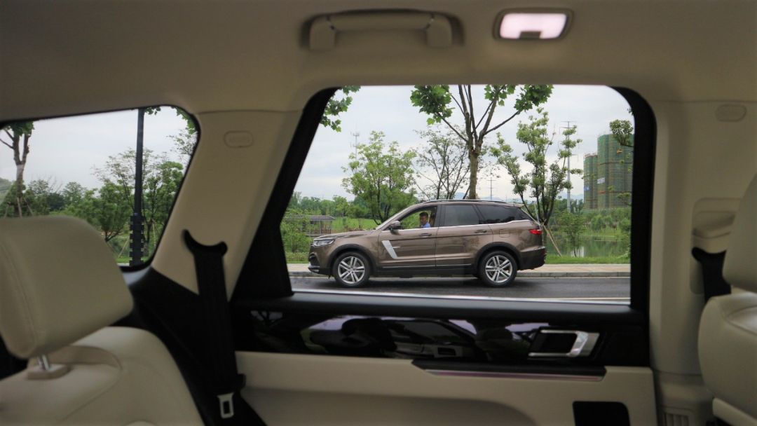 对标传祺GS8和哈弗H9，众泰旗舰SUV正式上市！_凤凰网汽车_凤凰网