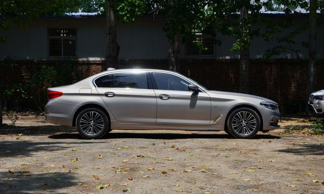 德系对比，奔驰E300L与宝马530Li哪款才是你心目中的身份担当？_凤凰网汽车_凤凰网