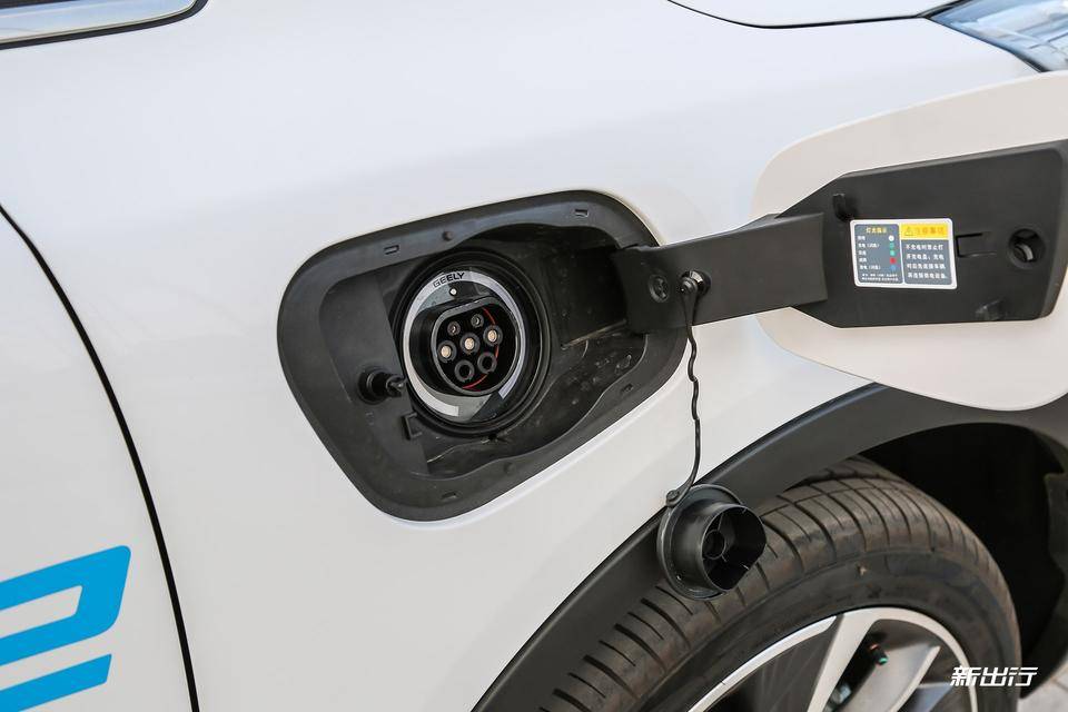 新出行试驾吉利帝豪 GSe 纯电动车 三个点解读优缺点_凤凰网汽车_凤凰网