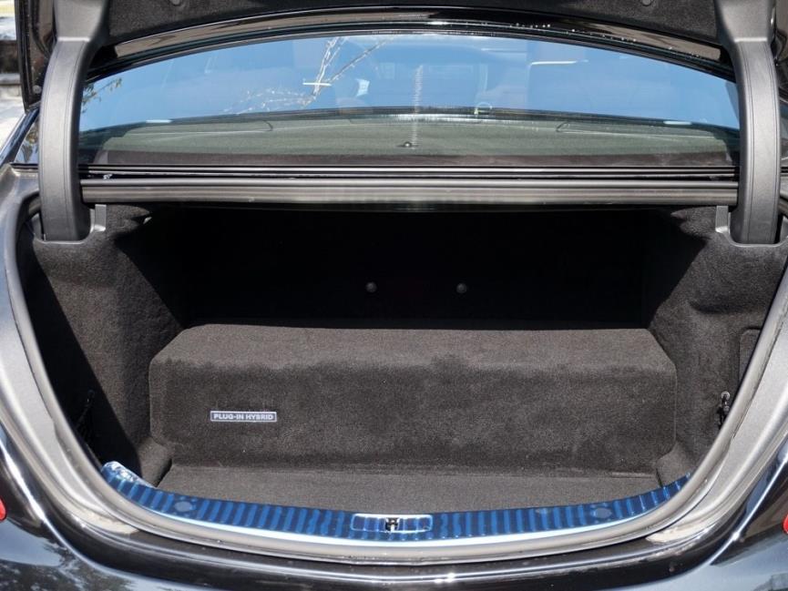 售价近200万的豪车百公里油耗却仅为2.8L，奔驰这是在搞什么鬼？_凤凰网汽车_凤凰网