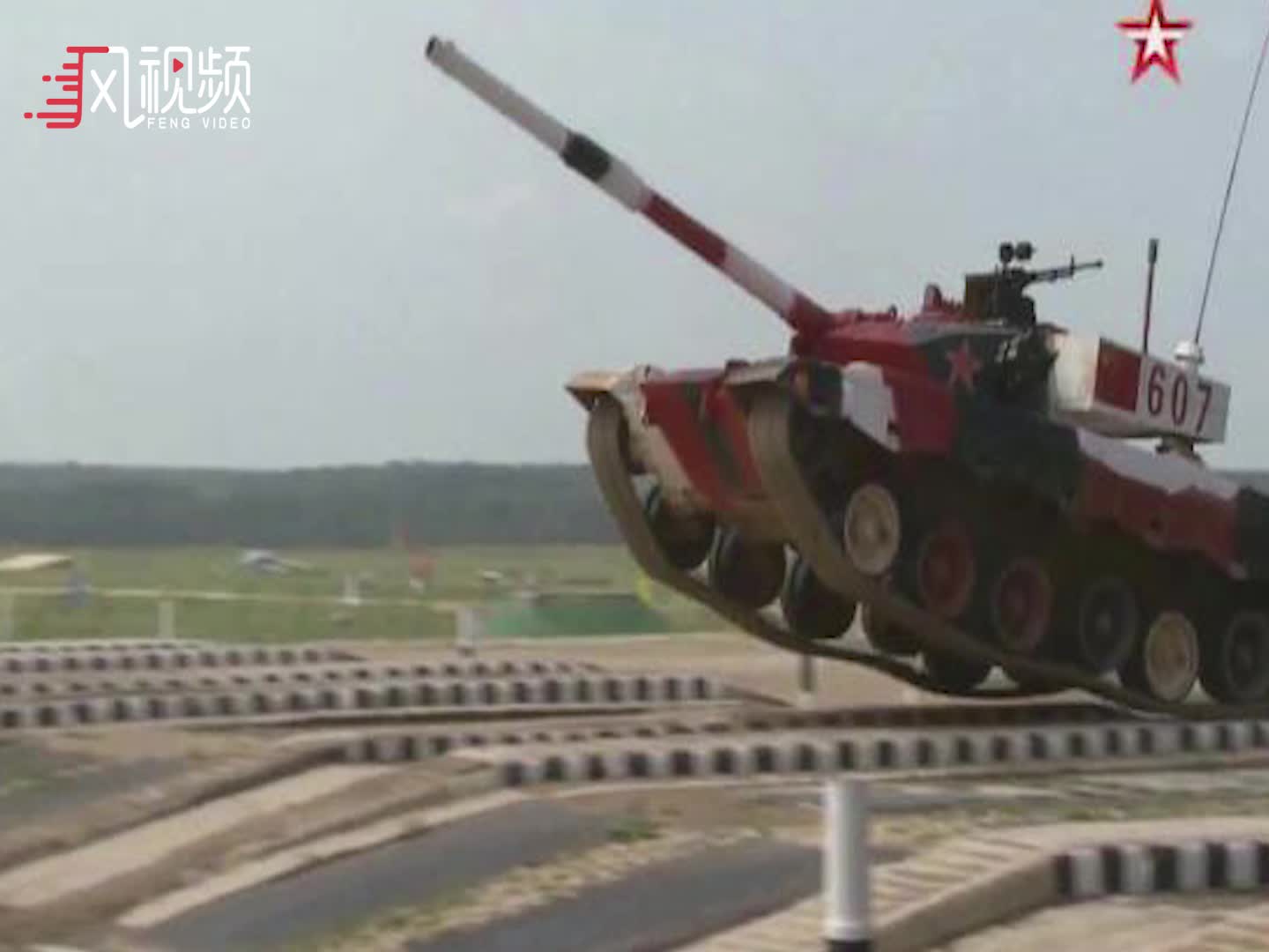 坦克开成SUV！中国96B坦克国际军事竞赛小组夺魁_凤凰网视频_凤凰网