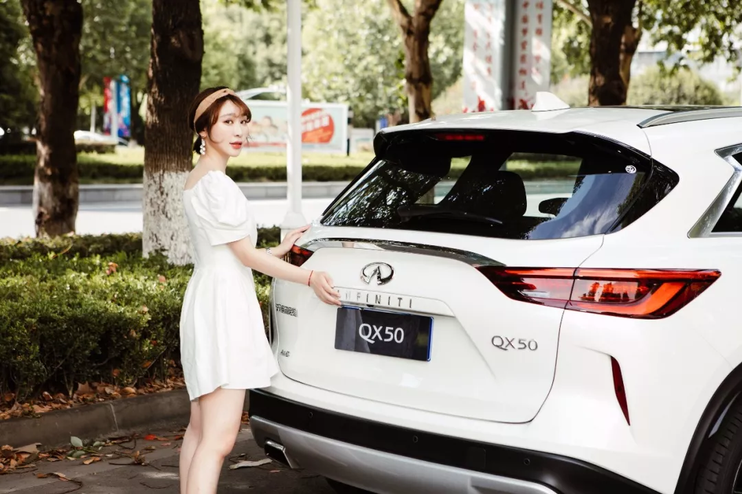 楠姐试驾英菲尼迪QX50，爱上那颗“可变”的心_凤凰网汽车_凤凰网