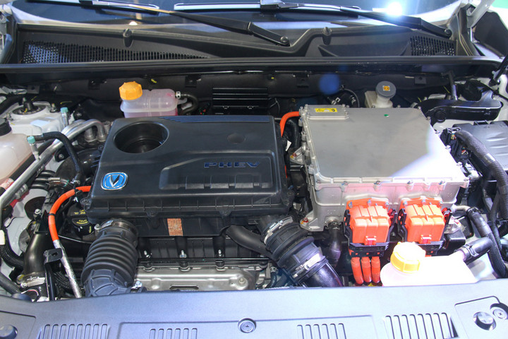 长安汽车携逸动PHEV、CS75 PHEV、CS15 EV360亮相2018未来汽车展_凤凰网汽车_凤凰网