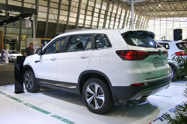 长安汽车携逸动PHEV、CS75 PHEV、CS15 EV360亮相2018未来汽车展_凤凰网汽车_凤凰网