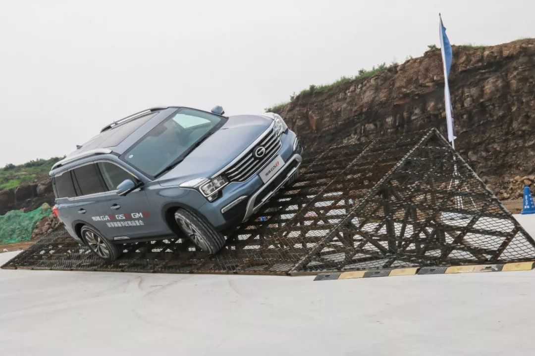 9驾 | 传祺“三剑客”齐聚一堂 场地试驾GA8、GS8和GM8_凤凰网汽车_凤凰网