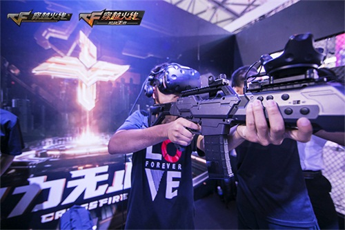 穿越火线开启狂欢盛典 运输船千里情怀点燃ChinaJoy_凤凰网