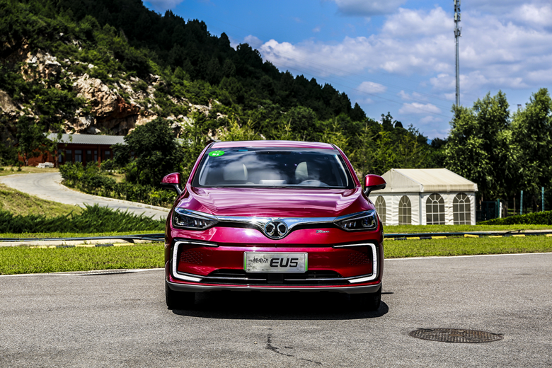 续航500公里 北汽新能源EU5补贴后12.99万元起售_凤凰网汽车_凤凰网