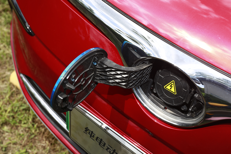 续航500公里 北汽新能源EU5补贴后12.99万元起售_凤凰网汽车_凤凰网