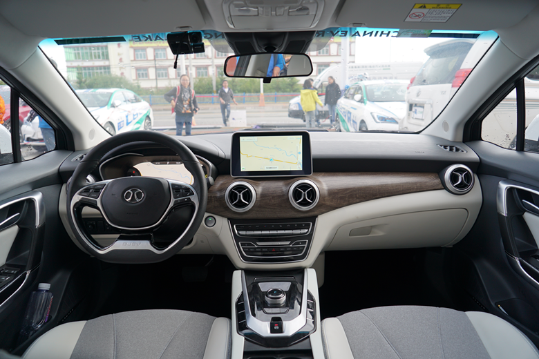 续航500公里 北汽新能源EU5补贴后12.99万元起售_凤凰网汽车_凤凰网