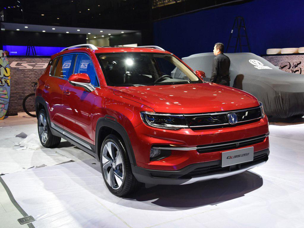 2018成都车展 长安CS35 PLUS首发 内外饰变化明显_凤凰网汽车_凤凰网