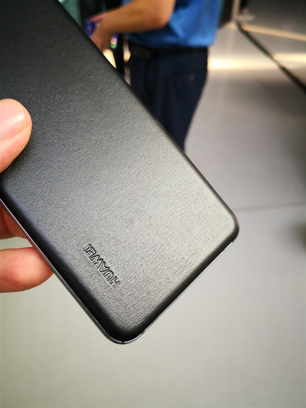 6288元 华为P20系列新配色上手：真皮材质触感细腻_凤凰网