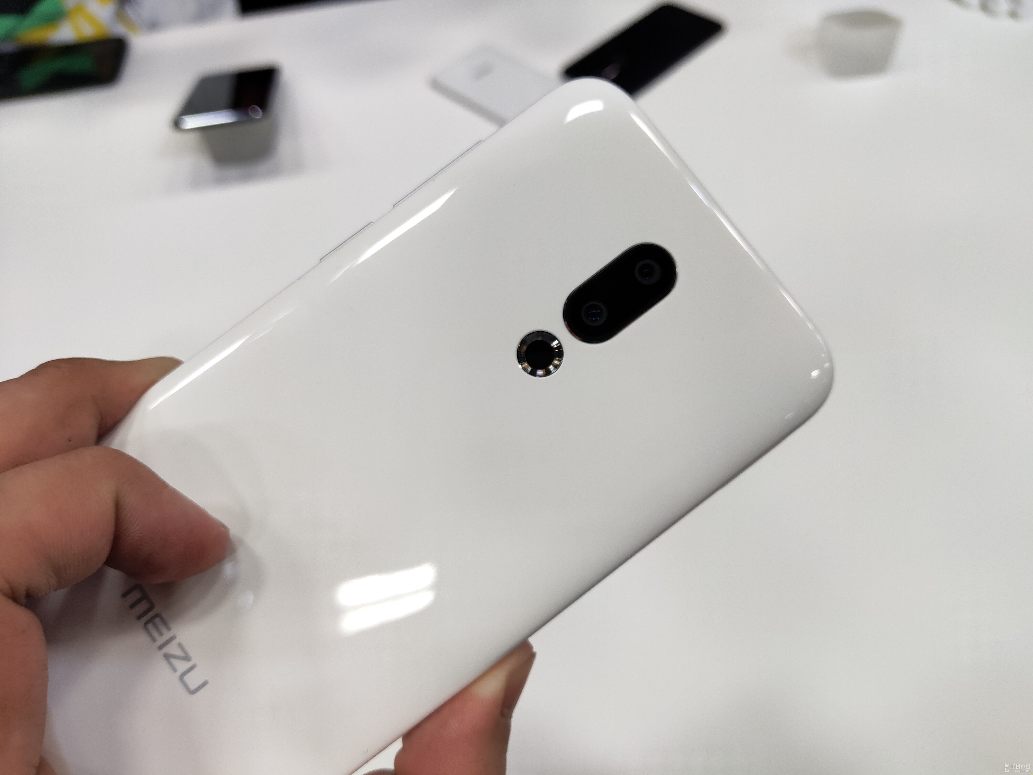 魅族 16th/16 X/V8/X8现场图赏 惊艳全场_凤凰网