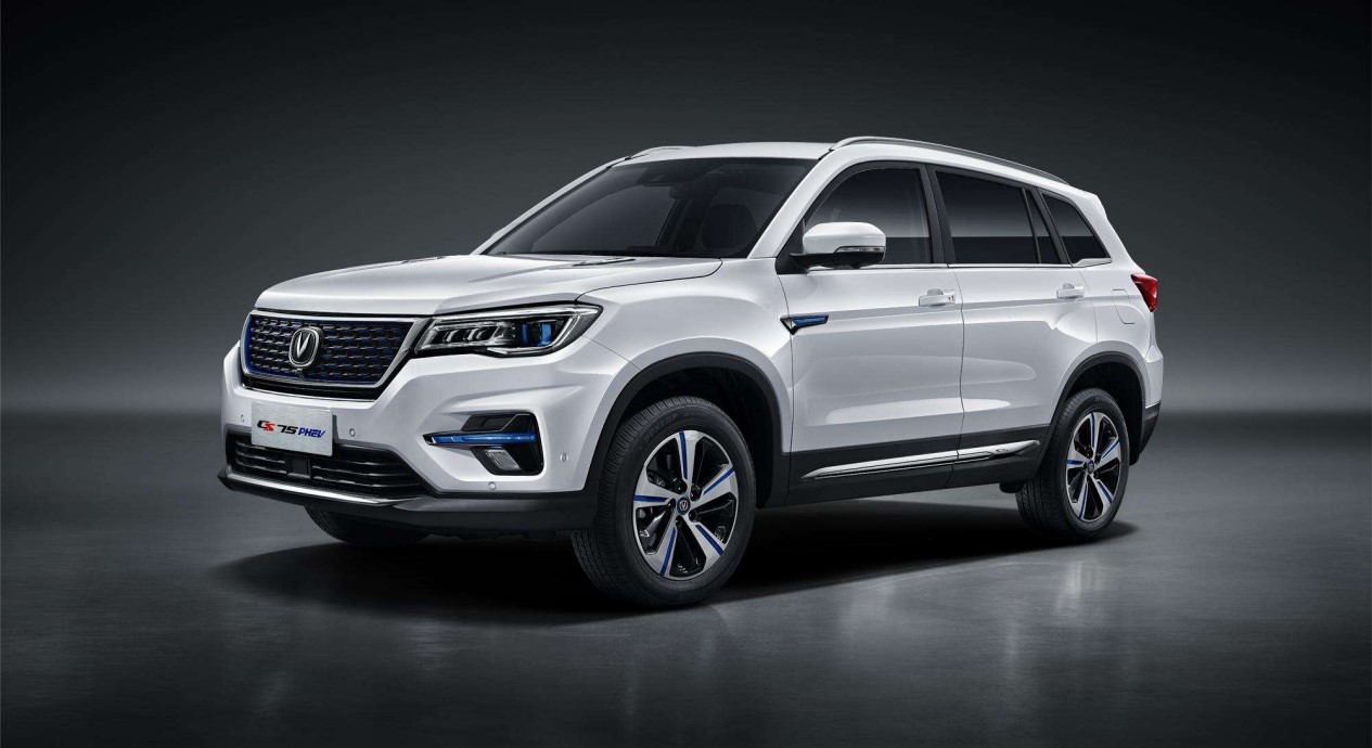 长安CS75 PHEV领衔，六款双电机+四驱电动车盘点，性能控的福音！_凤凰网汽车_凤凰网