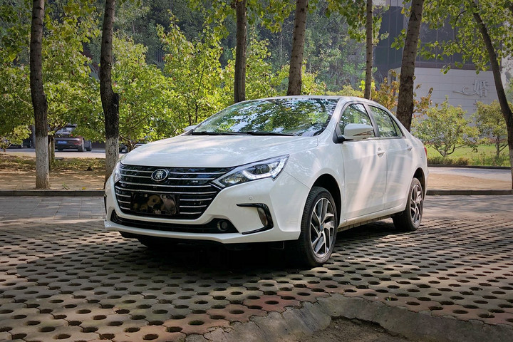 能满足大多数人的需求就是好车 比亚迪秦EV 450用车体验_凤凰网汽车_凤凰网