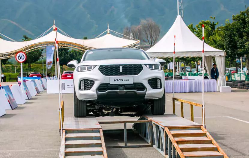 豪华座驾VV5升级款如何引领消费潮流？丨汽车预言家_凤凰网汽车_凤凰网