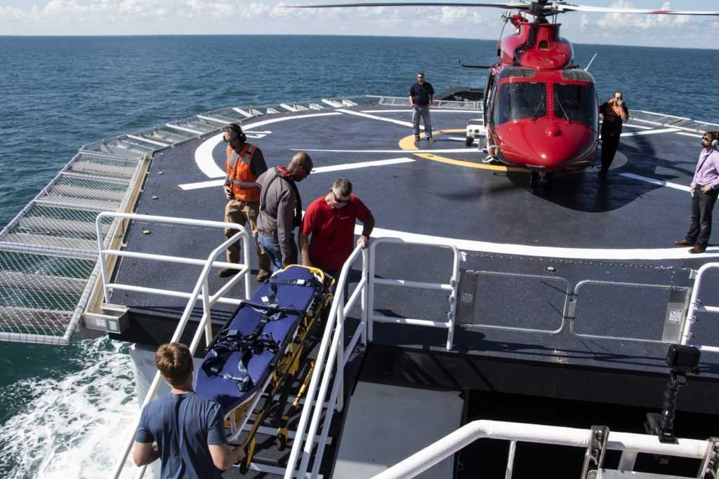 SpaceX升级回收船：配直升机场 可紧急救助航天员_凤凰网