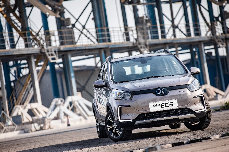 北汽新能源EC5补贴后售9.99万起 工况续航超400公里