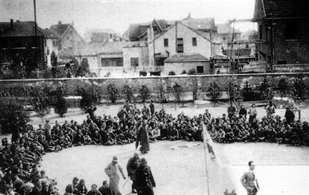 南京大屠杀期间南京共成立37座难民所 大多遭日军扫荡_手机凤凰网