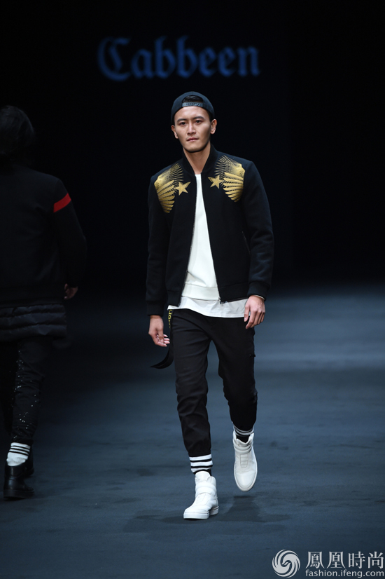 Cabbeen新品发布帅出天际 马苏化身黑衣骑士盛装出席_凤凰时尚