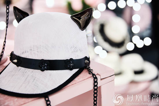 SHINE LI 在北京SKP打造梦幻帽饰空间_凤凰时尚