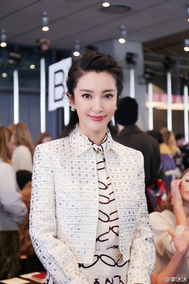 李冰冰和神秘男友飞往纽约时装周，即可清新可人也可霸气女王__凤凰网