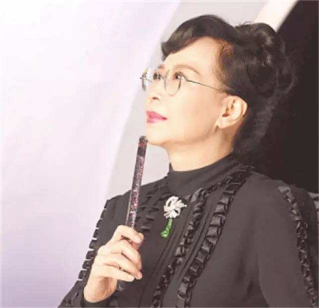 她是亚洲第一艳星，与总理弟弟恋爱，真实身份是女间谍_凤凰财经