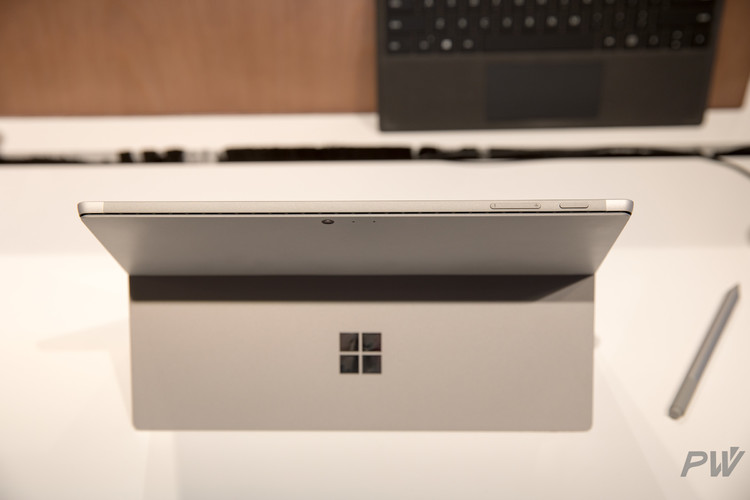 新 Surface Pro 打头阵，微软在上海滩放肆秀了一把硬实力_凤凰资讯